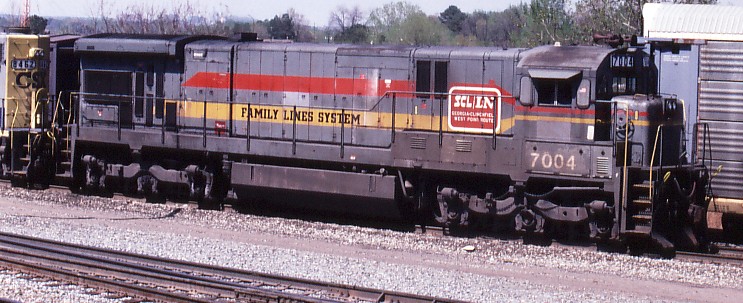 CSX 7004 in Family Lines paint